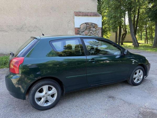 Green Toyota Corolla 2002 in Radviliskis, with an engine capacity of 2.00 L and mileage of 437 thousand km for 1000 €, photo 3 on AUTOMOTO.COM.LV