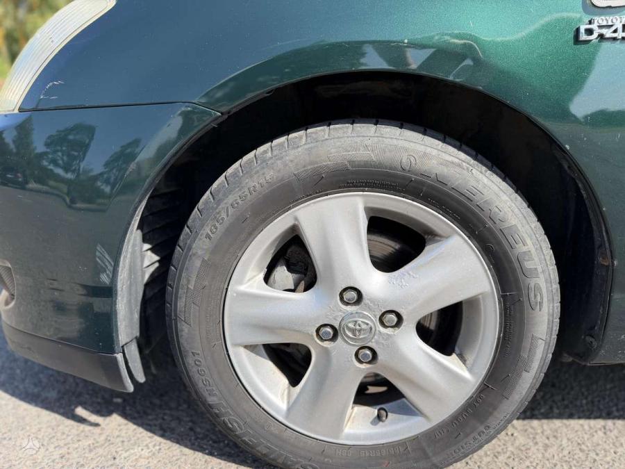 Green Toyota Corolla 2002 in Radviliskis, with an engine capacity of 2.00 L and mileage of 437 thousand km for 1000 €, photo 9 on AUTOMOTO.COM.LV