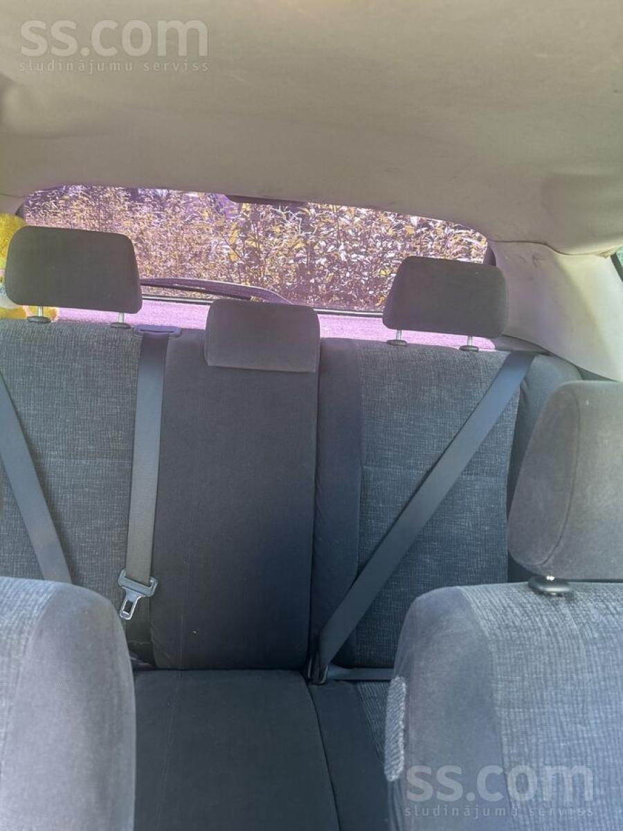 Zaļš Toyota Corolla 2004 Rīga, ar dzinēja tilpumu 2.00 L un nobraukumu 276 tūkst. km par 1600 €, foto 8 vietnē AUTOMOTO.COM.LV