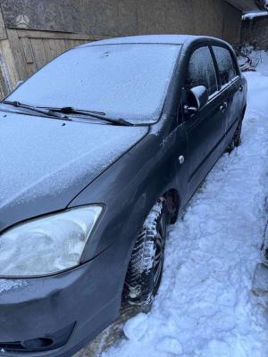 Green Toyota Corolla 2005 in Vilnius, with an engine capacity of 1.40 L and mileage of 226 thousand km for 1200 €, photo 3 on AUTOMOTO.COM.LV