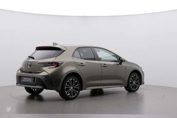 Green Toyota Corolla 2020 in Vilnius, with an engine capacity of 1.80 L and mileage of 70 thousand km for 20900 €, photo 3 on AUTOMOTO.COM.LV