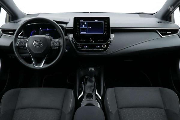 Green Toyota Corolla 2020 in Vilnius, with an engine capacity of 1.80 L and mileage of 70 thousand km for 20900 €, photo 7 on AUTOMOTO.COM.LV