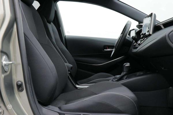 Green Toyota Corolla 2020 in Vilnius, with an engine capacity of 1.80 L and mileage of 70 thousand km for 20900 €, photo 9 on AUTOMOTO.COM.LV
