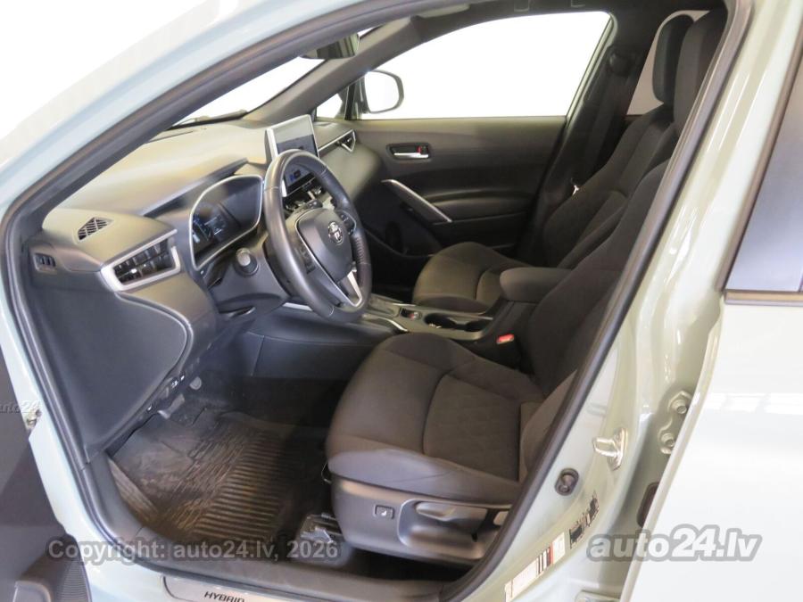 Zaļš Toyota Corolla 2023 Tallina, ar dzinēja tilpumu 1.99 L un nobraukumu 46 tūkst. km par 27400 €, foto 5 vietnē AUTOMOTO.COM.LV