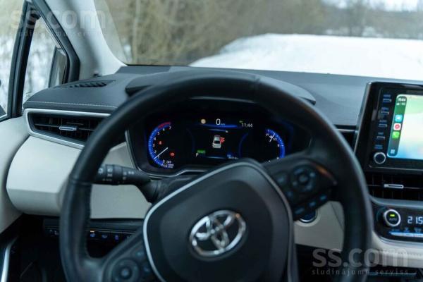 Green Toyota Corolla 2019 in Jelgava, with an engine capacity of 1.80 L and mileage of 85 thousand km for 18000 €, photo 10 on AUTOMOTO.COM.LV