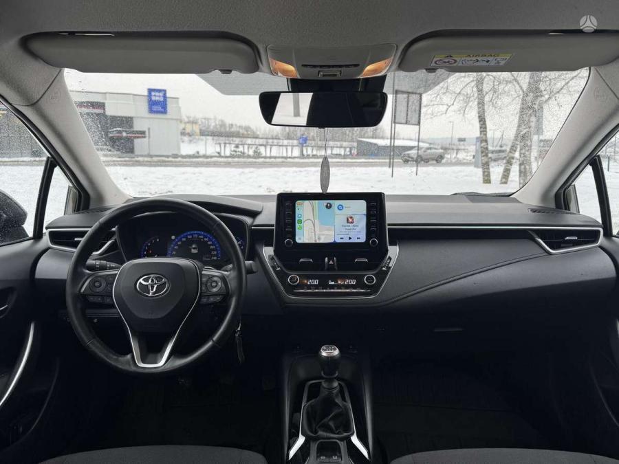 Green Toyota Corolla 2019 in Kaunas, with an engine capacity of 1.60 L and mileage of 237 thousand km for 11800 €, photo 11 on AUTOMOTO.COM.LV