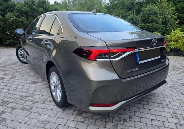 Green Toyota Corolla 2019 in Utena, with an engine capacity of 1.80 L and mileage of 157 thousand km for 14300 €, photo 3 on AUTOMOTO.COM.LV