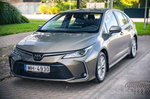 Green Toyota Corolla 2019 in Riga, with an engine capacity of 1.60 L and mileage of 100 thousand km for 12990 €, photo  on AUTOMOTO.COM.LV