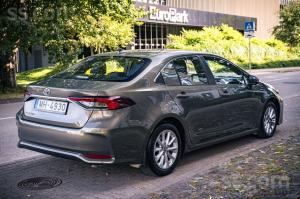 Green Toyota Corolla 2019 in Riga, with an engine capacity of 1.60 L and mileage of 100 thousand km for 12990 €, photo 5 on AUTOMOTO.COM.LV