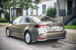 Green Toyota Corolla 2019 in Riga, with an engine capacity of 1.60 L and mileage of 100 thousand km for 12990 €, photo 7 on AUTOMOTO.COM.LV