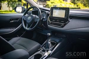 Green Toyota Corolla 2019 in Riga, with an engine capacity of 1.60 L and mileage of 100 thousand km for 12990 €, photo 8 on AUTOMOTO.COM.LV