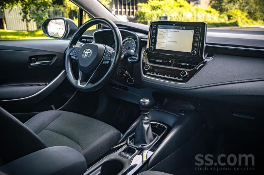 Green Toyota Corolla 2019 in Riga, with an engine capacity of 1.60 L and mileage of 100 thousand km for 12990 €, photo 8 on AUTOMOTO.COM.LV