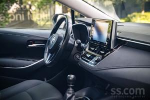 Green Toyota Corolla 2019 in Riga, with an engine capacity of 1.60 L and mileage of 100 thousand km for 12990 €, photo 11 on AUTOMOTO.COM.LV