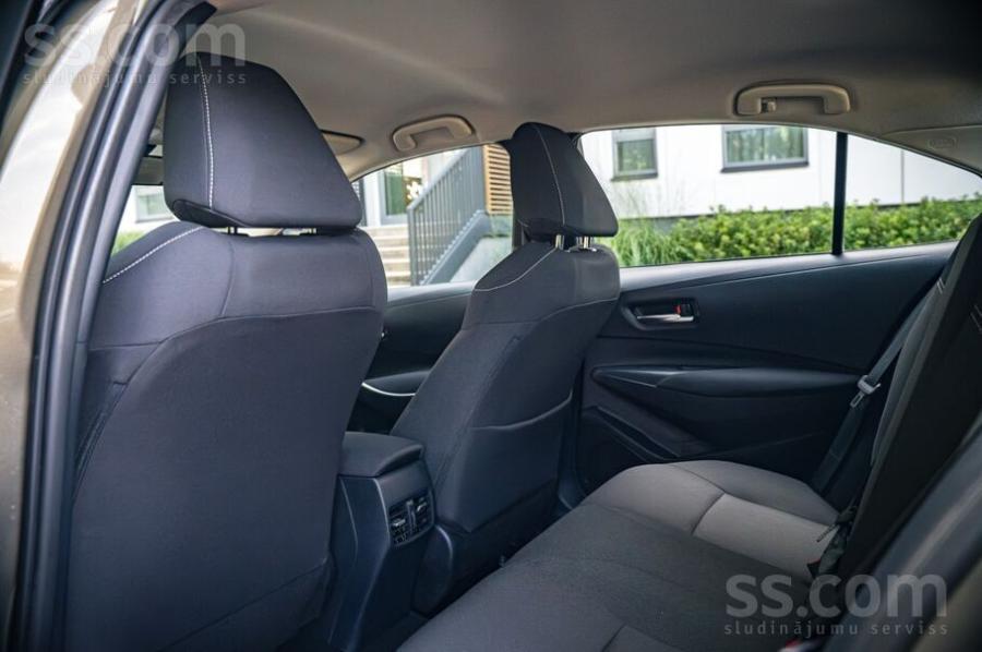 Green Toyota Corolla 2019 in Riga, with an engine capacity of 1.60 L and mileage of 100 thousand km for 12990 €, photo 14 on AUTOMOTO.COM.LV