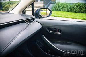 Green Toyota Corolla 2019 in Riga, with an engine capacity of 1.60 L and mileage of 100 thousand km for 12990 €, photo 20 on AUTOMOTO.COM.LV