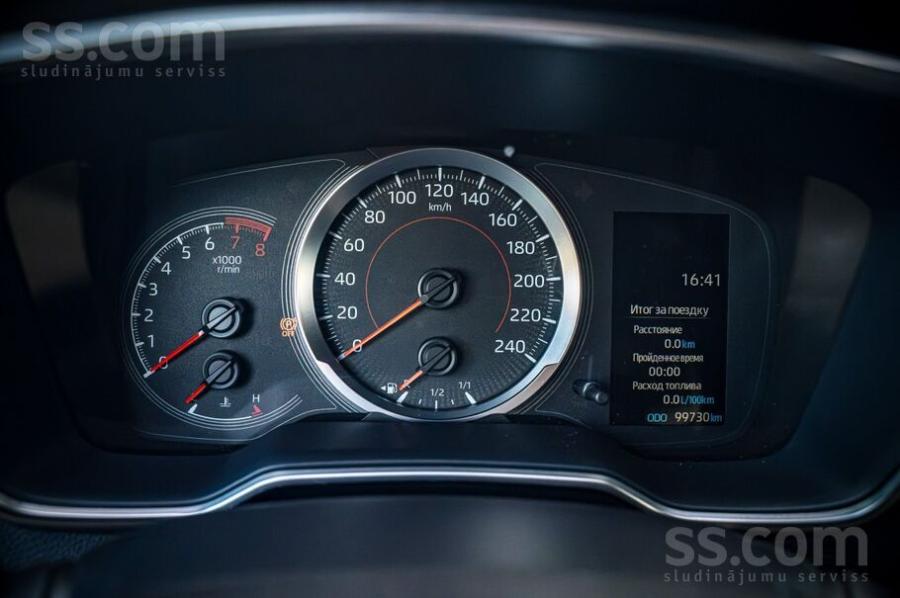 Green Toyota Corolla 2019 in Riga, with an engine capacity of 1.60 L and mileage of 100 thousand km for 12990 €, photo 22 on AUTOMOTO.COM.LV