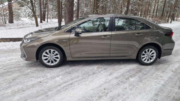 Green Toyota Corolla 2020 in Kaunas, with an engine capacity of 1.80 L and mileage of 66 thousand km for 17500 €, photo 2 on AUTOMOTO.COM.LV