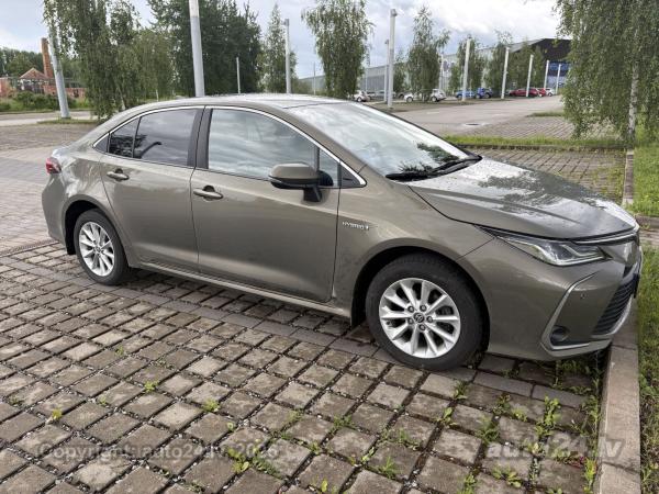 Green Toyota Corolla 2021 in Tallinn, with an engine capacity of 1.80 L and mileage of 63 thousand km for 18000 €, photo 1 on AUTOMOTO.COM.LV