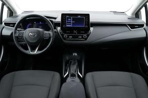 Green Toyota Corolla 2021 in Vilnius, with an engine capacity of 1.49 L and mileage of 77 thousand km for 16900 €, photo 8 on AUTOMOTO.COM.LV