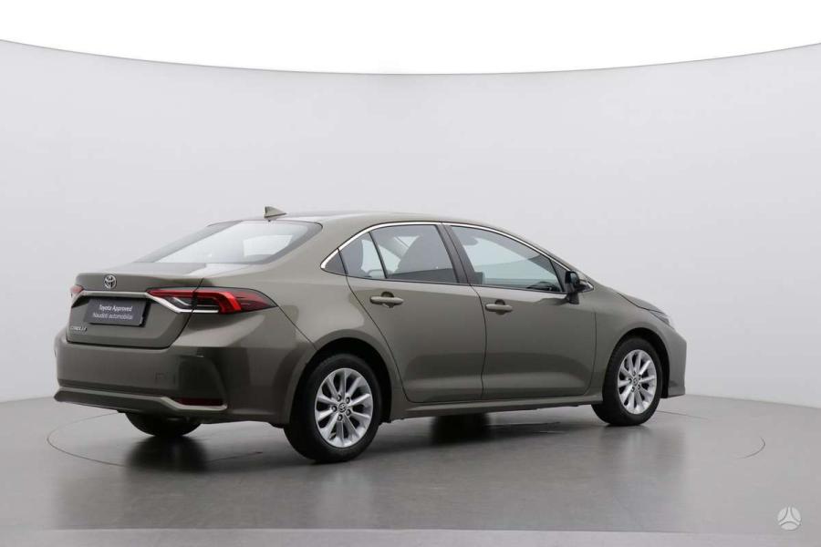 Green Toyota Corolla 2021 in Vilnius, with an engine capacity of 1.49 L and mileage of 77 thousand km for 16900 €, photo 4 on AUTOMOTO.COM.LV