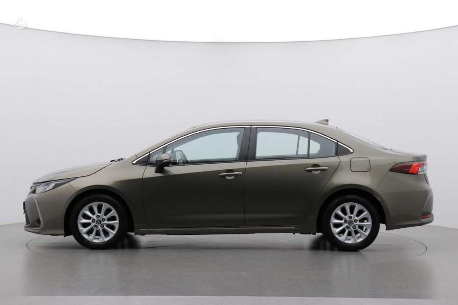 Green Toyota Corolla 2021 in Vilnius, with an engine capacity of 1.49 L and mileage of 77 thousand km for 16900 €, photo 5 on AUTOMOTO.COM.LV