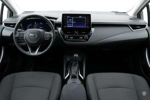 Green Toyota Corolla 2021 in Vilnius, with an engine capacity of 1.49 L and mileage of 77 thousand km for 16900 €, photo 8 on AUTOMOTO.COM.LV