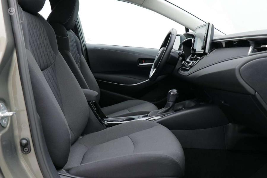 Green Toyota Corolla 2021 in Vilnius, with an engine capacity of 1.49 L and mileage of 77 thousand km for 16900 €, photo 10 on AUTOMOTO.COM.LV
