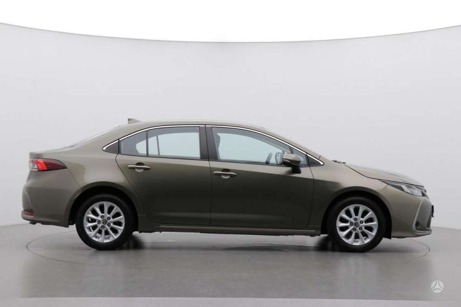 Green Toyota Corolla 2021 in Vilnius, with an engine capacity of 1.49 L and mileage of 77 thousand km for 16900 €, photo 18 on AUTOMOTO.COM.LV