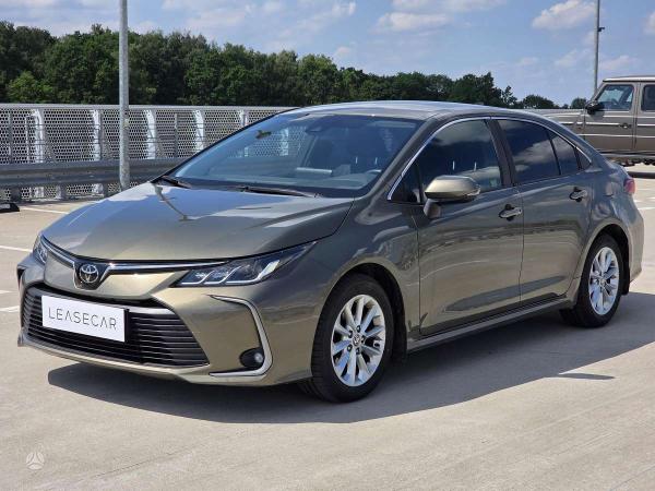 Green Toyota Corolla 2022 in Vilnius, with an engine capacity of 1.49 L and mileage of 28 thousand km for 16550 €, photo 1 on AUTOMOTO.COM.LV
