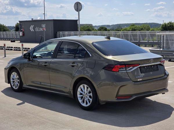 Green Toyota Corolla 2022 in Vilnius, with an engine capacity of 1.49 L and mileage of 28 thousand km for 16550 €, photo 2 on AUTOMOTO.COM.LV