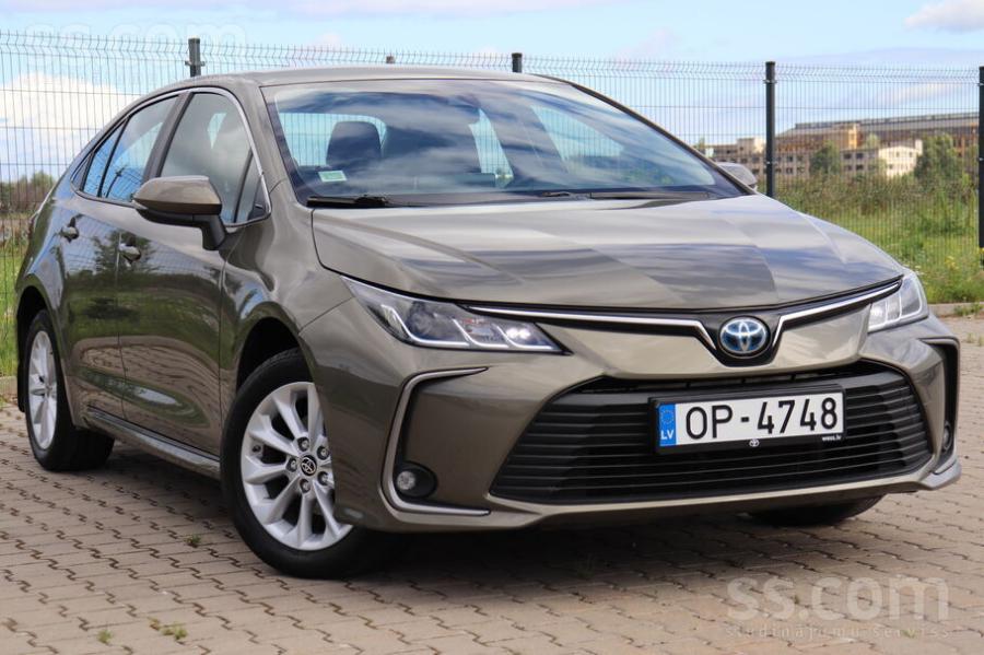 Green Toyota Corolla 2022 in Riga, with an engine capacity of 1.80 L and mileage of 167 thousand km for 15900 €, photo 1 on AUTOMOTO.COM.LV