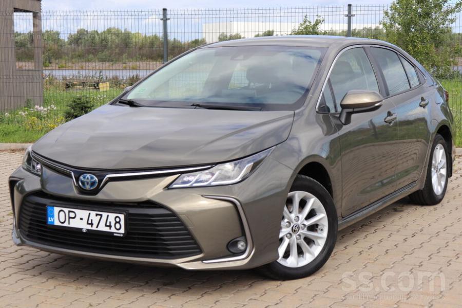 Green Toyota Corolla 2022 in Riga, with an engine capacity of 1.80 L and mileage of 167 thousand km for 15900 €, photo 5 on AUTOMOTO.COM.LV