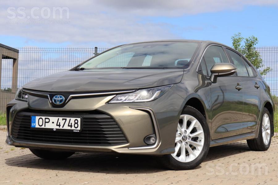 Green Toyota Corolla 2022 in Riga, with an engine capacity of 1.80 L and mileage of 167 thousand km for 15900 €, photo 6 on AUTOMOTO.COM.LV