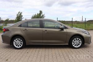 Green Toyota Corolla 2022 in Riga, with an engine capacity of 1.80 L and mileage of 167 thousand km for 15900 €, photo 7 on AUTOMOTO.COM.LV