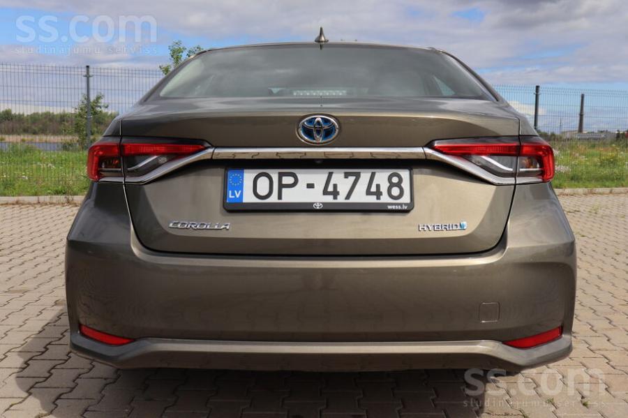 Green Toyota Corolla 2022 in Riga, with an engine capacity of 1.80 L and mileage of 167 thousand km for 15900 €, photo 10 on AUTOMOTO.COM.LV