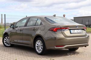 Green Toyota Corolla 2022 in Riga, with an engine capacity of 1.80 L and mileage of 167 thousand km for 15900 €, photo 11 on AUTOMOTO.COM.LV
