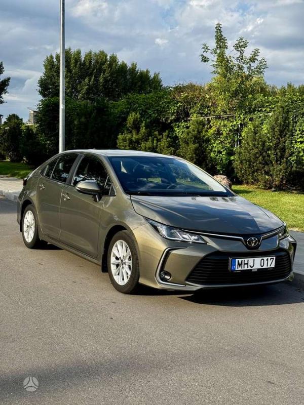 Zaļš Toyota Corolla 2022 Viļņa, ar dzinēja tilpumu 1.49 L un nobraukumu 21 tūkst. km par 17900 €, foto 1 vietnē AUTOMOTO.COM.LV