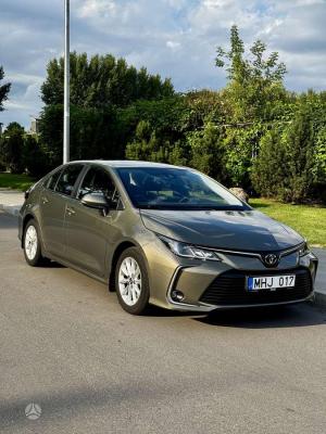Green Toyota Corolla 2022 in Vilnius, with an engine capacity of 1.49 L and mileage of 21 thousand km for 17900 €, photo  on AUTOMOTO.COM.LV