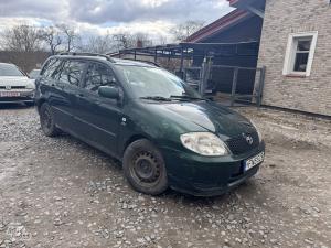Green Toyota Corolla 2002 in Vilnius, with an engine capacity of 2.00 L and mileage of 320 thousand km for 950 €, photo  on AUTOMOTO.COM.LV