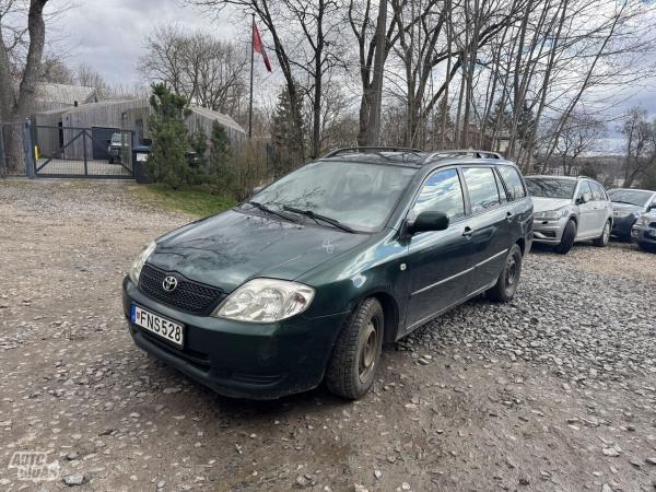 Zaļš Toyota Corolla 2002 Viļņa, ar dzinēja tilpumu 2.00 L un nobraukumu 320 tūkst. km par 950 €, foto 2 vietnē AUTOMOTO.COM.LV