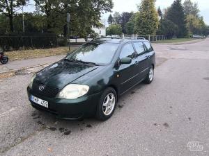 Zaļš Toyota Corolla 2003 Kauņa, ar dzinēja tilpumu 1.40 L un nobraukumu 185 tūkst. km par 1650 €, foto  vietnē AUTOMOTO.COM.LV