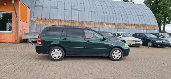 Zaļš Toyota Corolla 2003 Valmiera, ar dzinēja tilpumu 2.00 L un nobraukumu 351 tūkst. km par 1400 €, foto 2 vietnē AUTOMOTO.COM.LV
