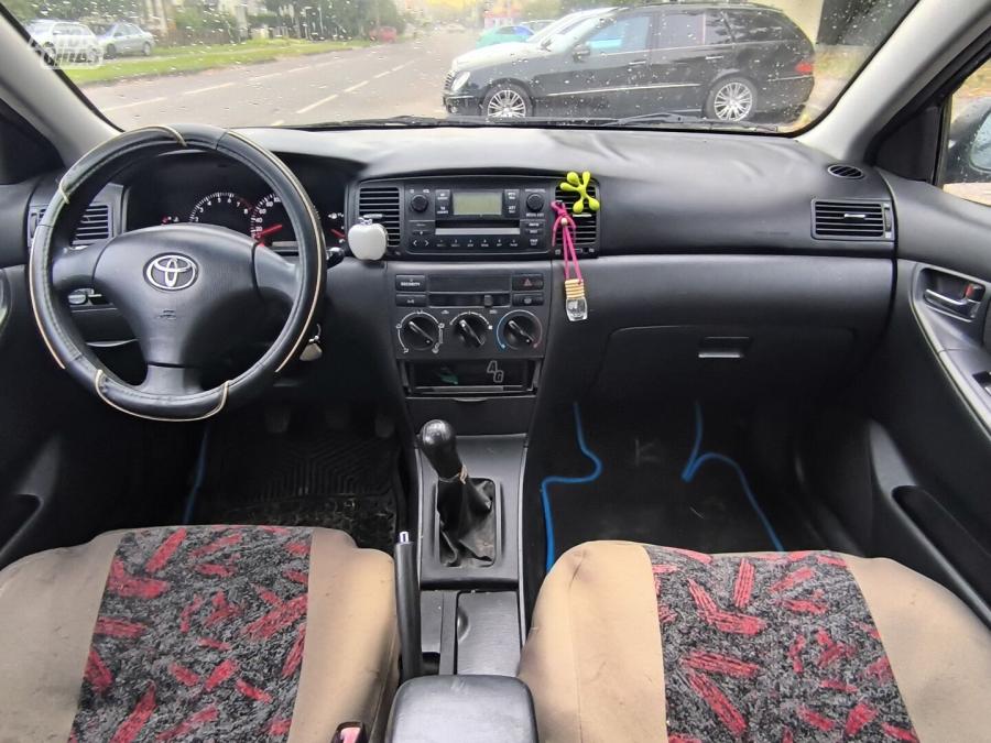 Zaļš Toyota Corolla 2003 Kauņa, ar dzinēja tilpumu 1.40 L un nobraukumu 185 tūkst. km par 1650 €, foto 11 vietnē AUTOMOTO.COM.LV