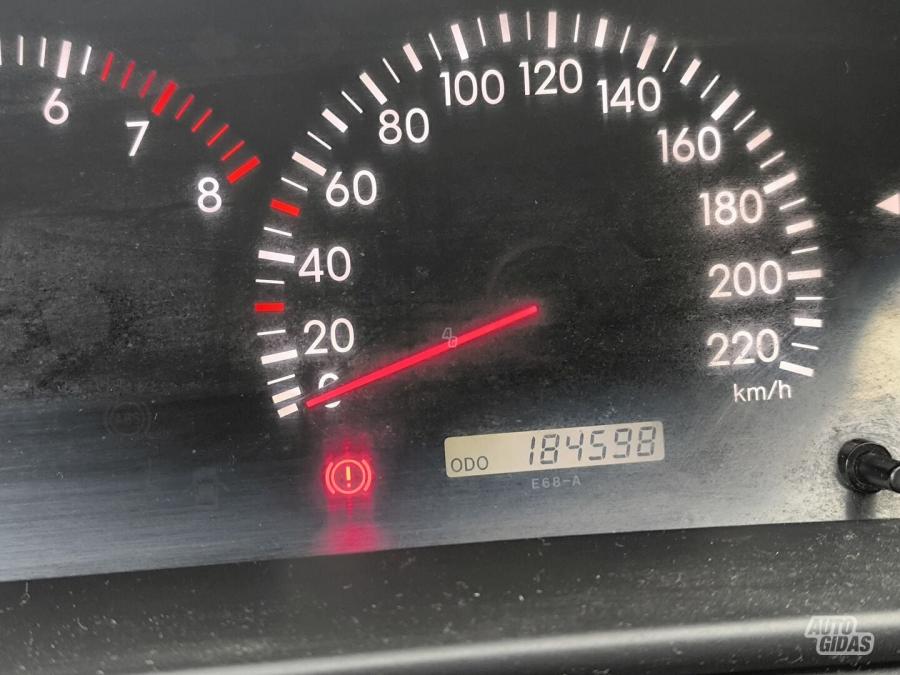 Zaļš Toyota Corolla 2003 Kauņa, ar dzinēja tilpumu 1.40 L un nobraukumu 185 tūkst. km par 1650 €, foto 14 vietnē AUTOMOTO.COM.LV