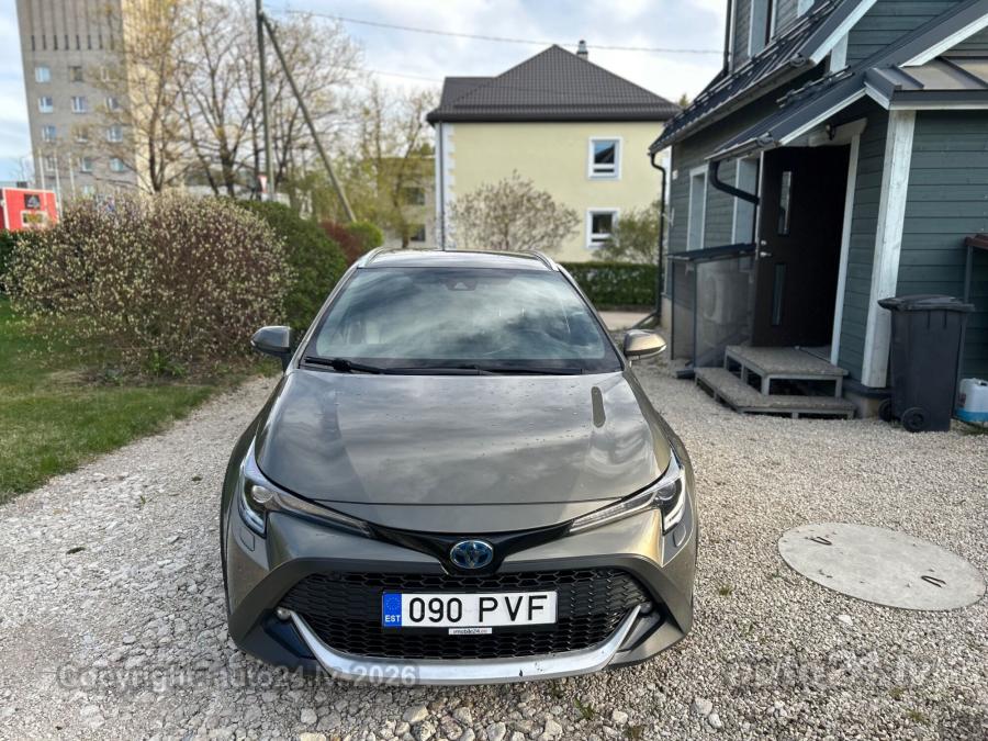 Green Toyota Corolla 2019 in Tallinn, with an engine capacity of 1.80 L and mileage of 120 thousand km for 18300 €, photo 3 on AUTOMOTO.COM.LV