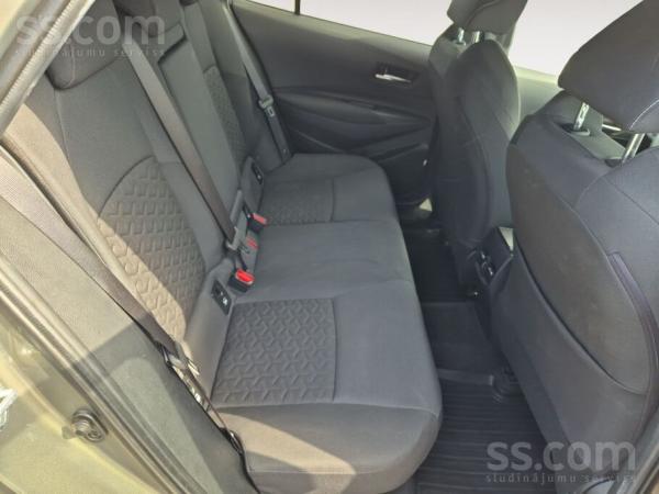Green Toyota Corolla 2019 in Riga, with an engine capacity of 2.00 L and mileage of 127 thousand km for 17900 €, photo 7 on AUTOMOTO.COM.LV