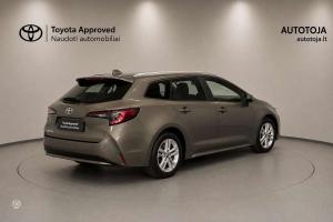 Green Toyota Corolla 2019 in Kaunas, with an engine capacity of 1.20 L and mileage of 171 thousand km for 14500 €, photo 3 on AUTOMOTO.COM.LV