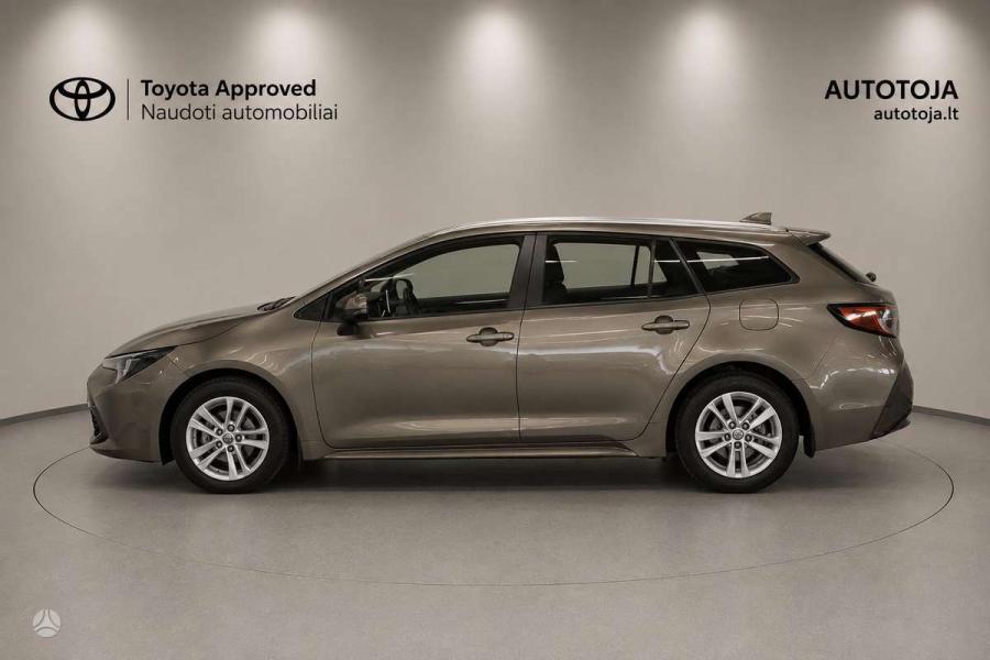 Green Toyota Corolla 2019 in Kaunas, with an engine capacity of 1.20 L and mileage of 171 thousand km for 14500 €, photo 4 on AUTOMOTO.COM.LV
