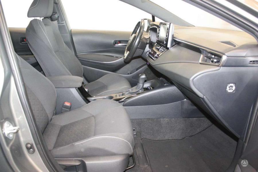 Green Toyota Corolla 2019 in Kaunas, with an engine capacity of 1.20 L and mileage of 171 thousand km for 14500 €, photo 7 on AUTOMOTO.COM.LV