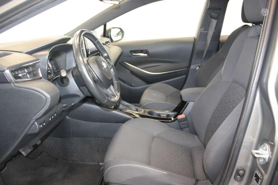 Green Toyota Corolla 2019 in Kaunas, with an engine capacity of 1.20 L and mileage of 171 thousand km for 14500 €, photo 12 on AUTOMOTO.COM.LV